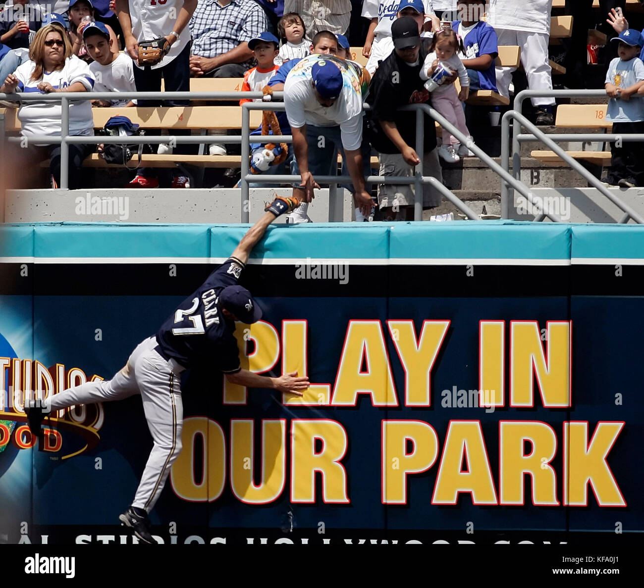 Milwaukee Brewers right fielder Brady Clark jumps at the wall ...