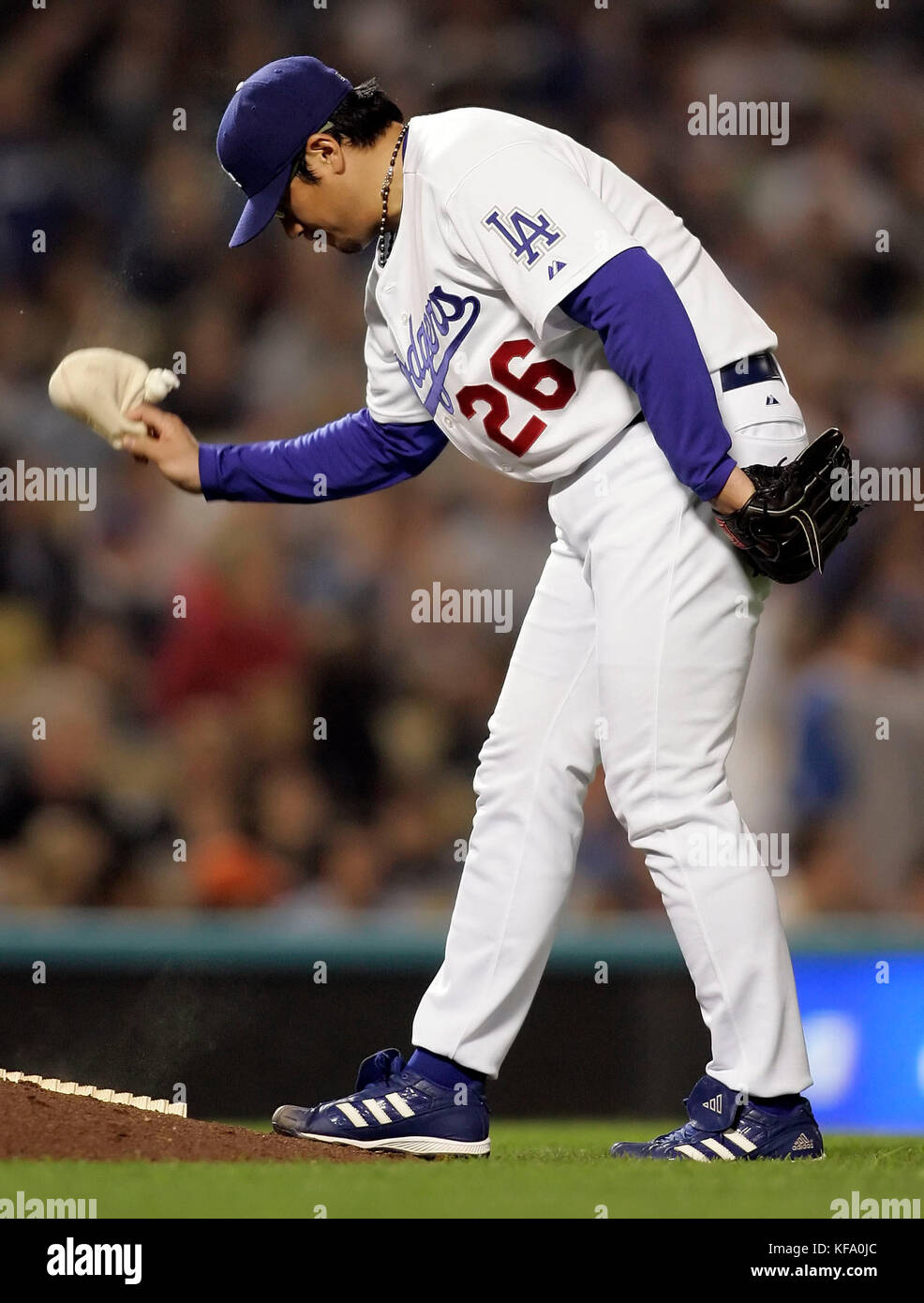 Los Angeles Dodgers pitcher Jae Seo, of South Korea, throws the resin ...