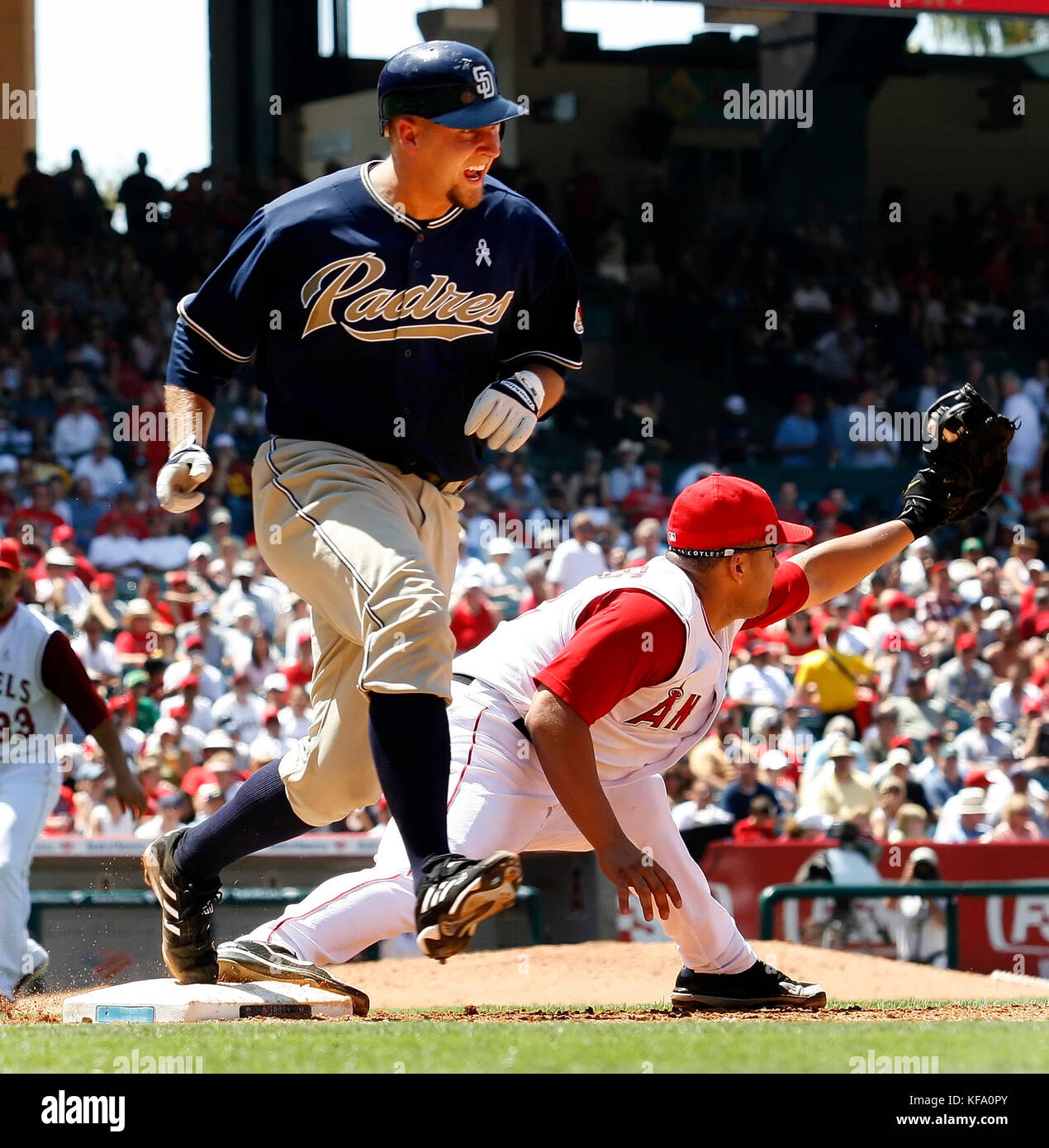 San Diego Padres' Josh Bard, left, beats the throw to first base on an ...