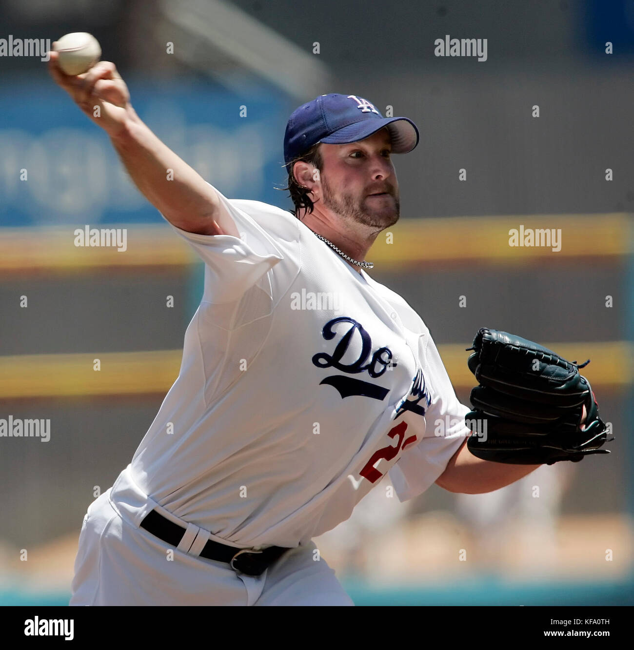 Los Angeles Dodgers' Derek Lowe pitches against the San Francisco ...