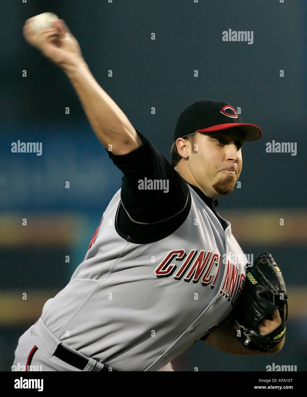 Cincinnati Reds' Aaron Harang pitches against the Los Angeles Dodgers ...