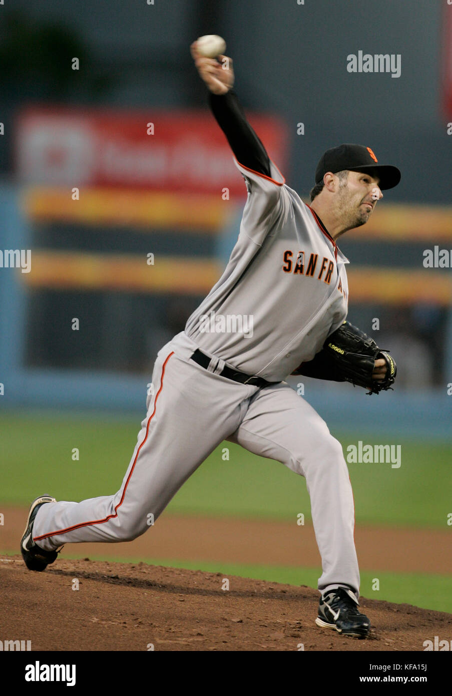 San Francisco Giants' Matt Morris pitches against the Los Angeles ...