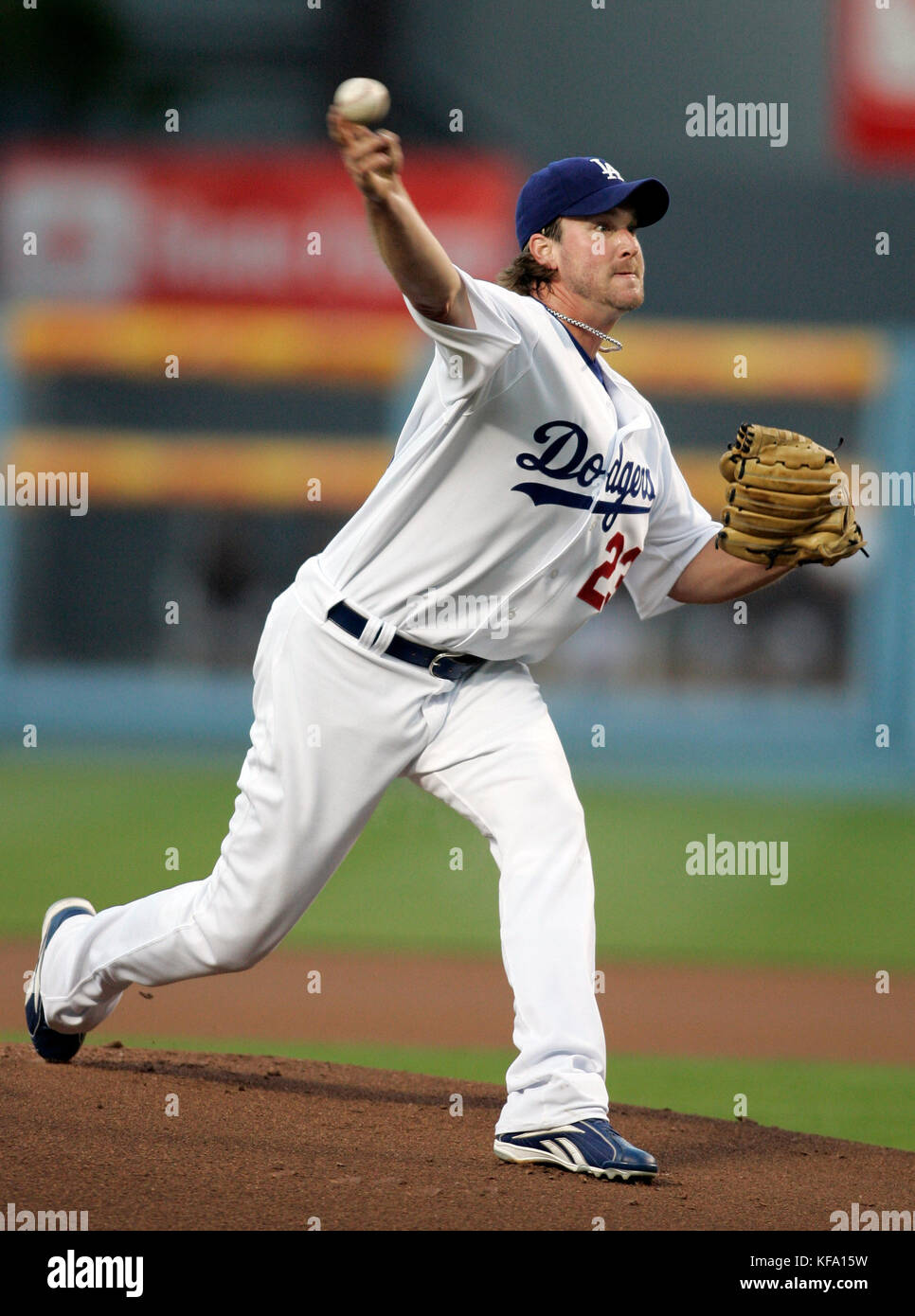 Los Angeles Dodgers' Derek Lowe pitches against the San Francisco ...