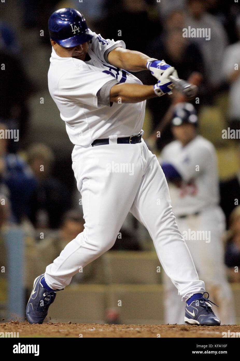 Los Angeles Dodgers' Olmedo Saenz hits the game-winning hit off Arizona ...