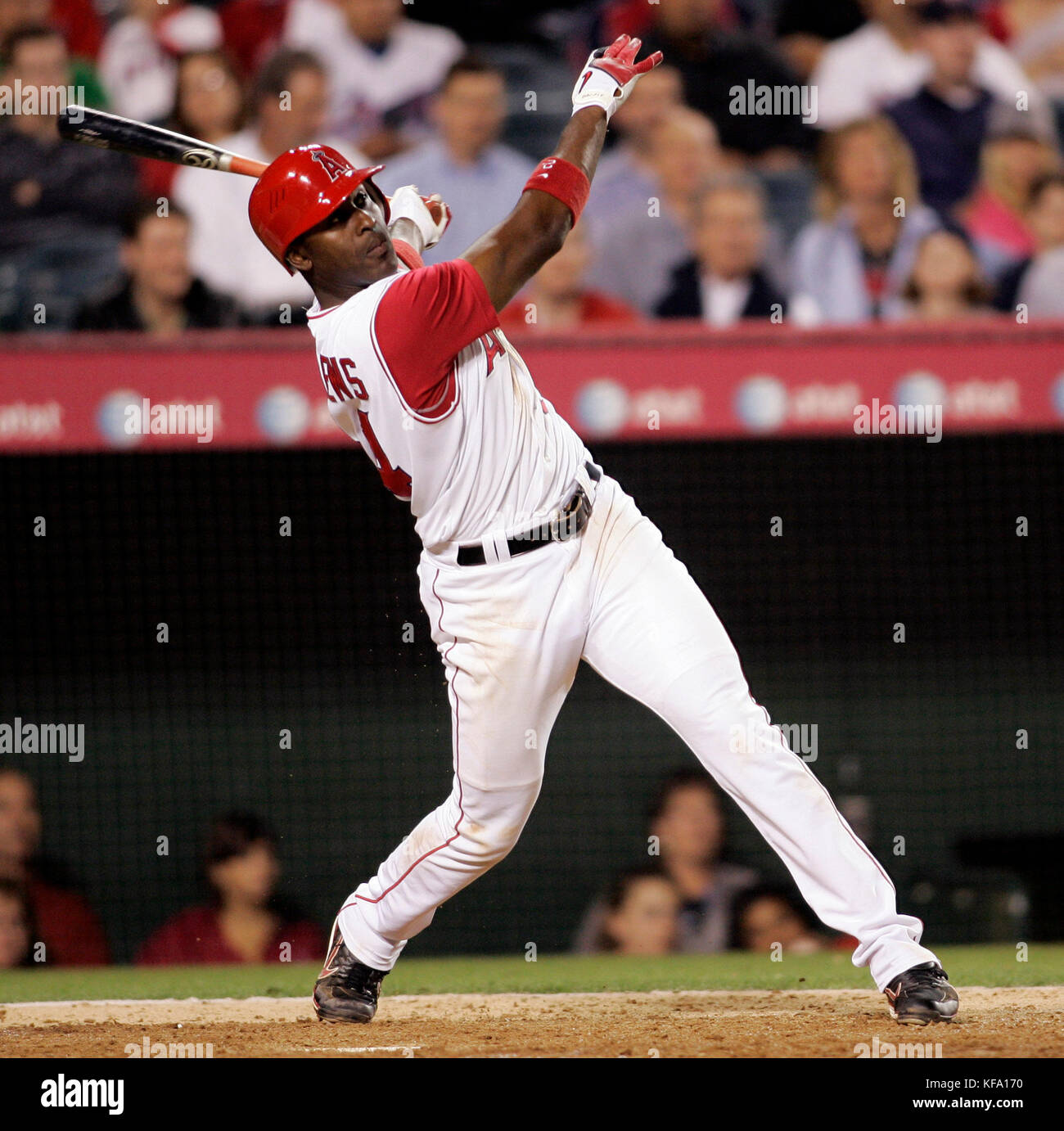 Los Angeles Angels' Gary Matthews Jr. watches his grand slam home run ...