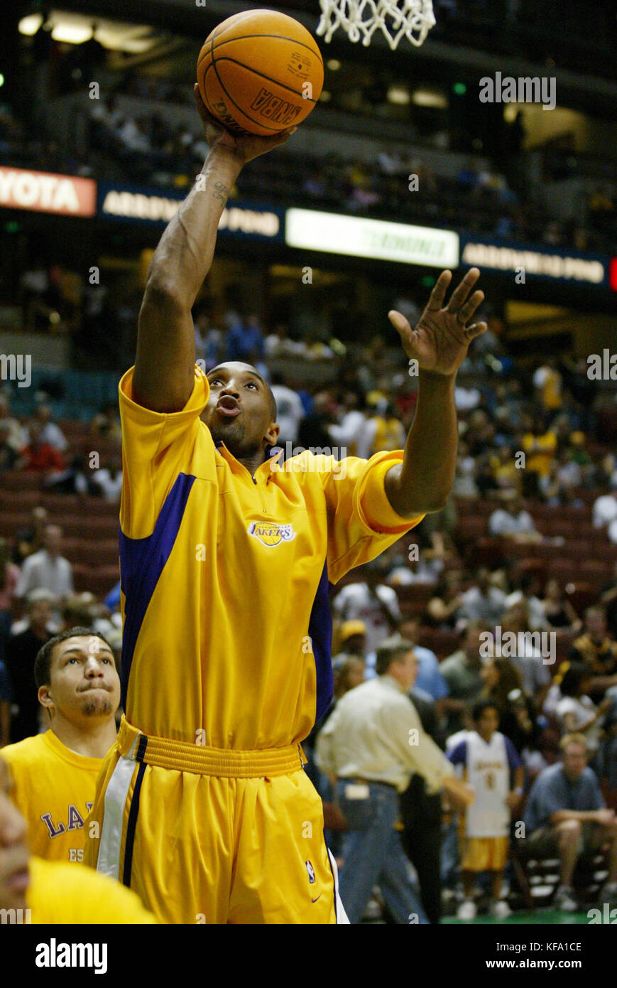 Los Angeles Lakers Kobe Bryant plays a pre-season exhibition game at ...