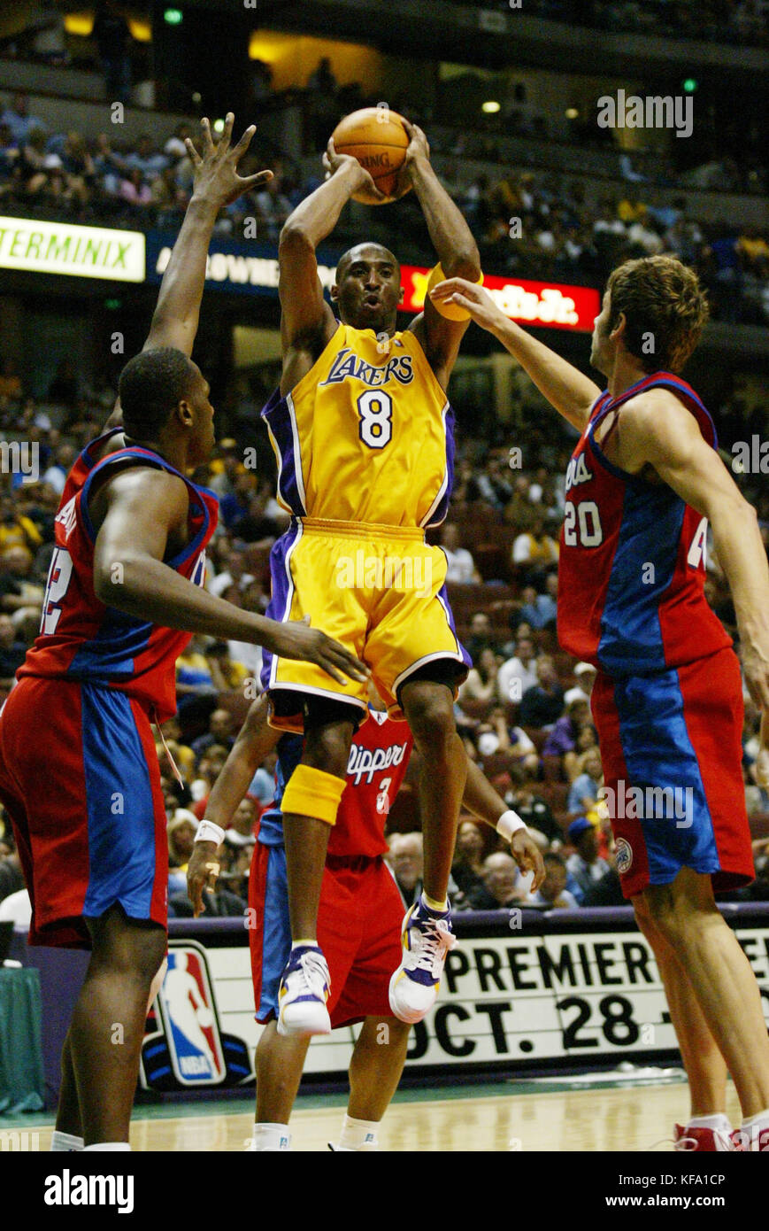 Los Angeles Lakers Kobe Bryant plays a pre-season exhibition game at ...
