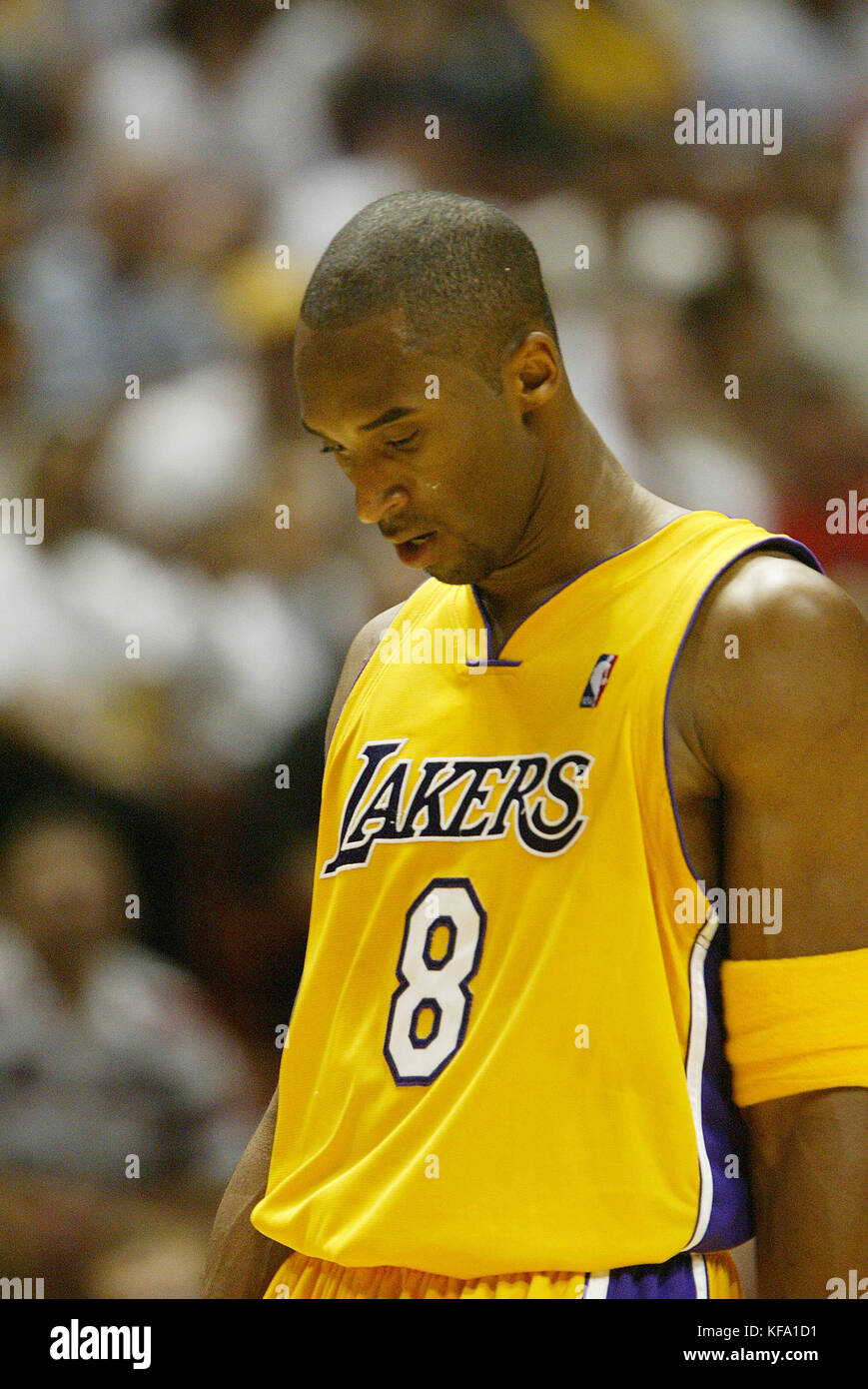 Los Angeles Lakers Kobe Bryant plays a pre-season exhibition game at ...