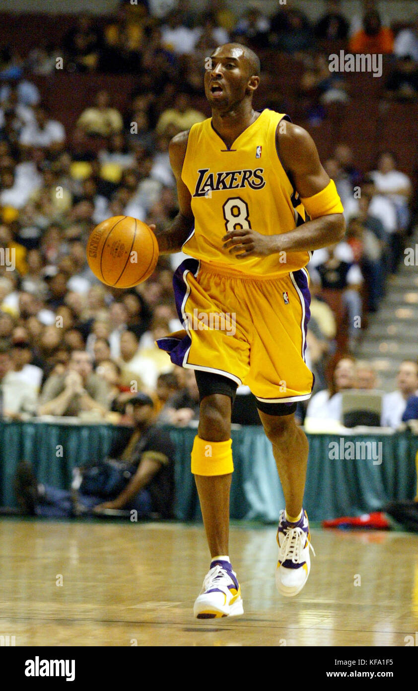 Los Angeles Lakers Kobe Bryant plays a pre-season exhibition game at ...