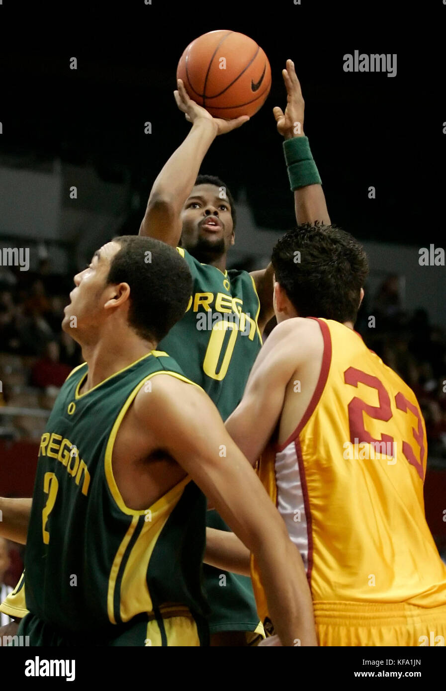 Oregon's Aaron Brooks, center, takes a jump shot as his teammate Jordan ...