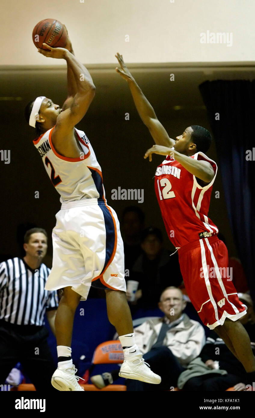Pepperdine's Glen McGowan, left, shoots over Wisconsin's Boo Wade in ...