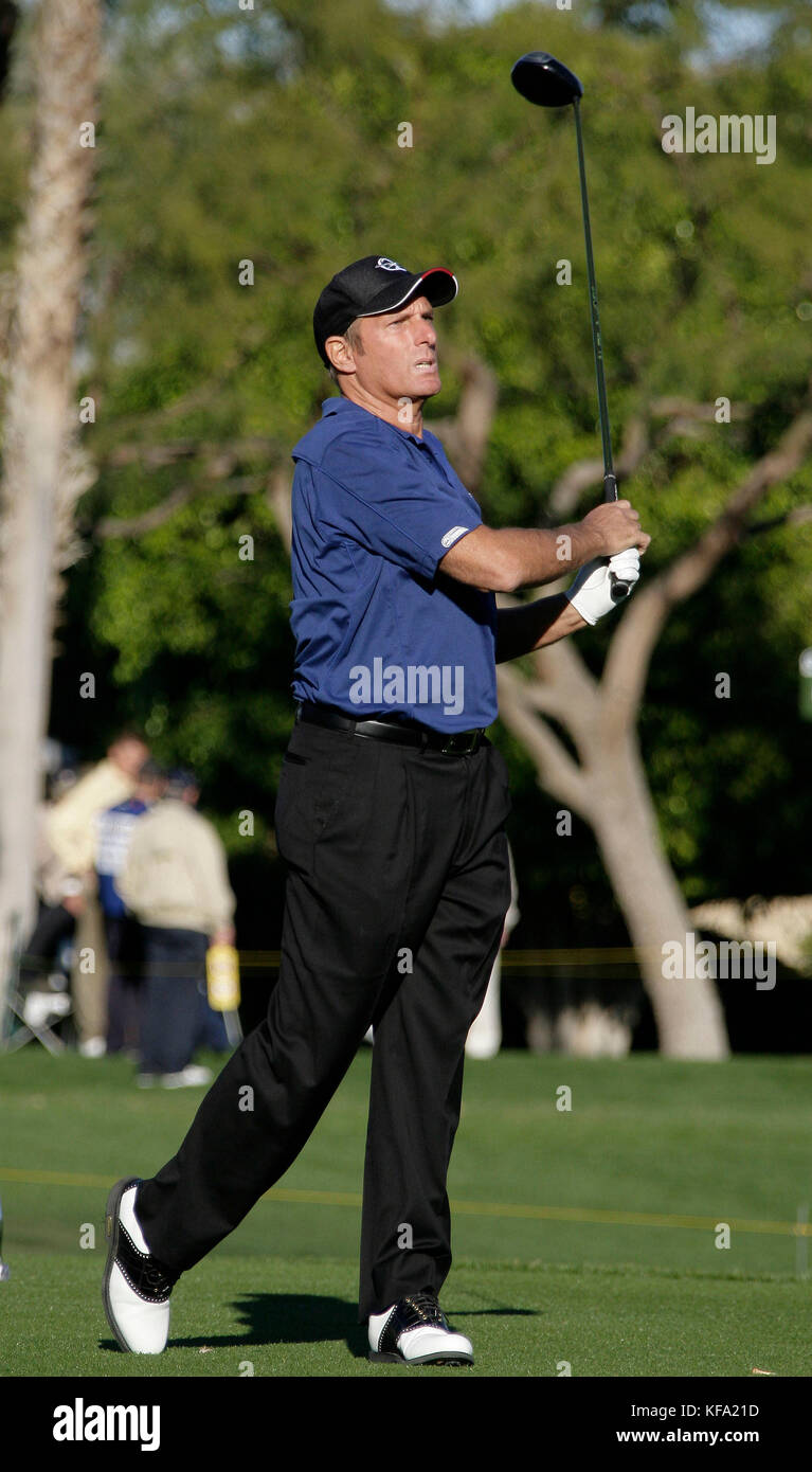 Singer Michael Bolton during a round of golf at the Bob Hope Chrysler ...