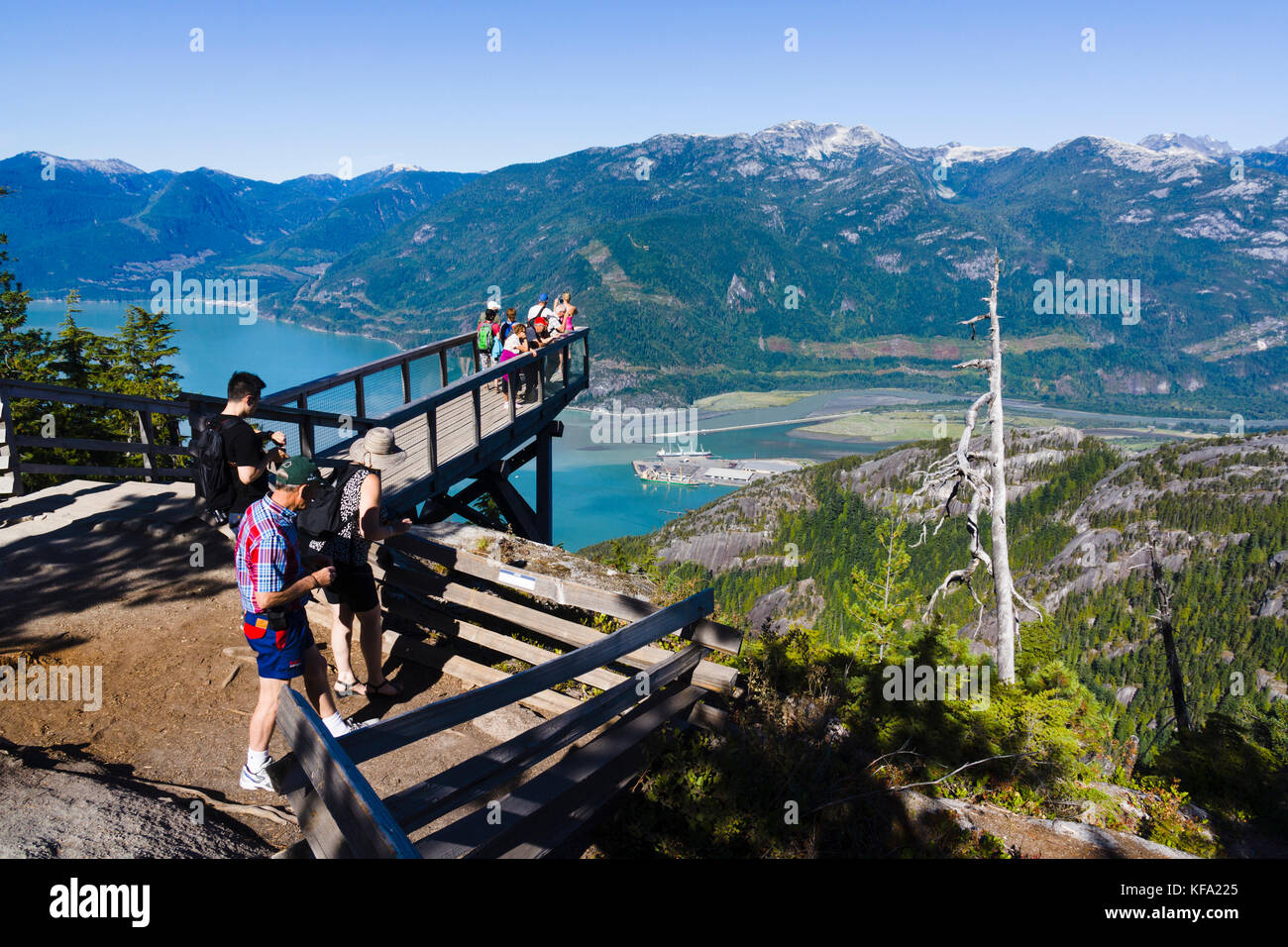 The squamish and chief viewpoint hi-res stock photography and images ...