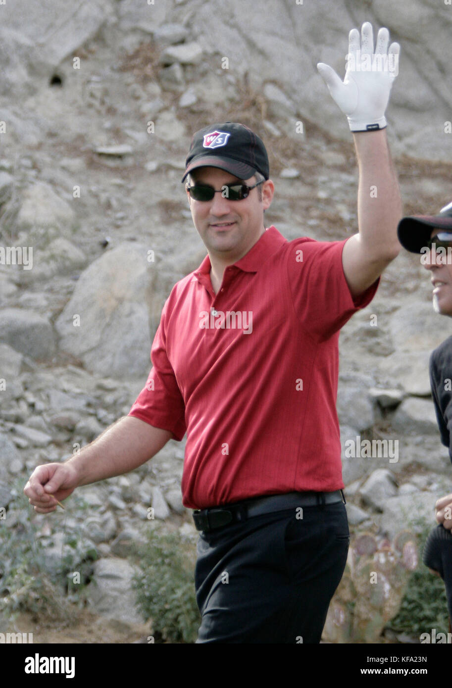 Taylor Hicks, winner of American Idol season 5, waves to fans at the ...