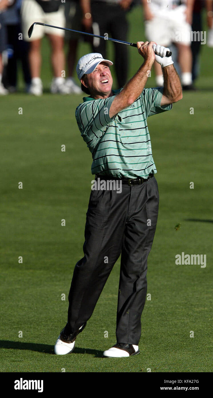 Gil Morgan watches his approach shot to the 18th green of the final ...