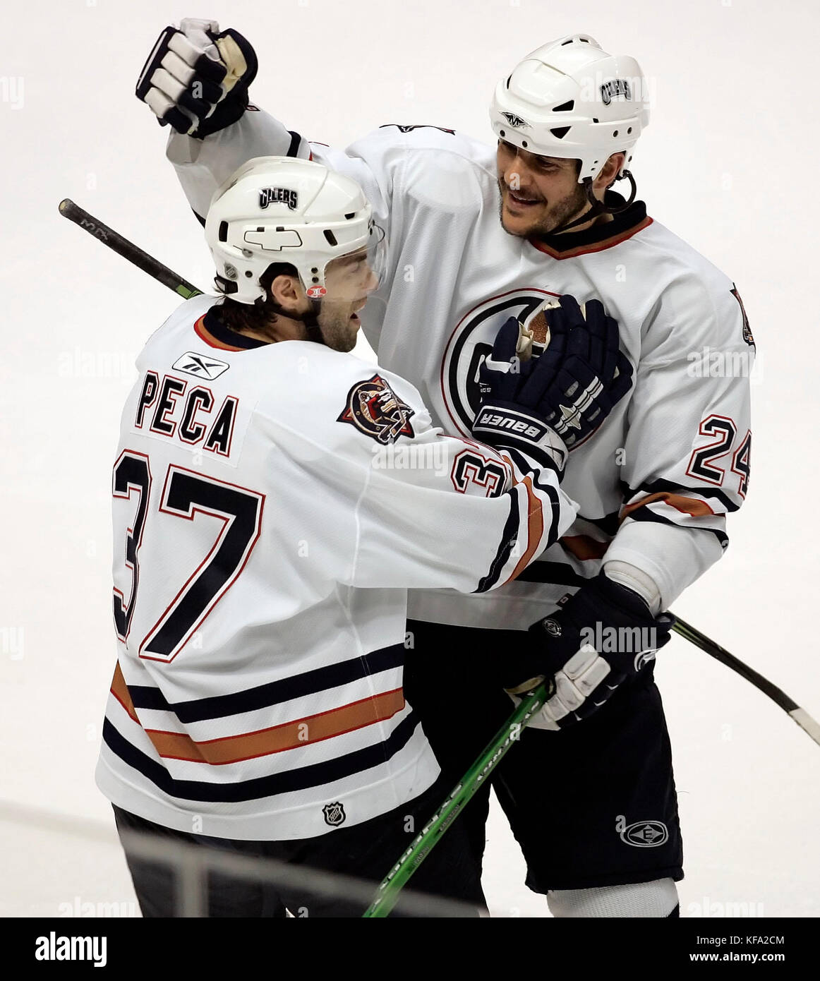 Edmonton Oilers' Michael Peca, left, celebrates his goal against the ...