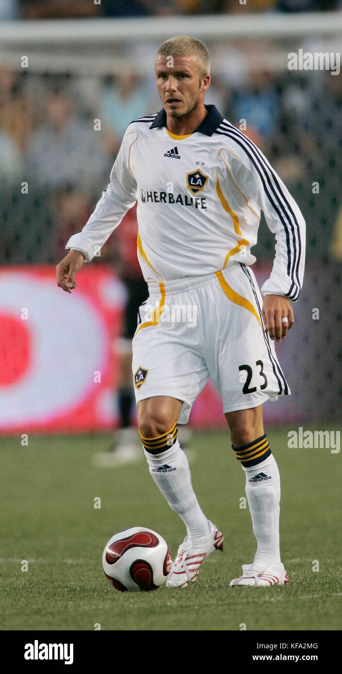 Los Angeles Galaxy's David Beckham plays against Chelsea at the Home ...