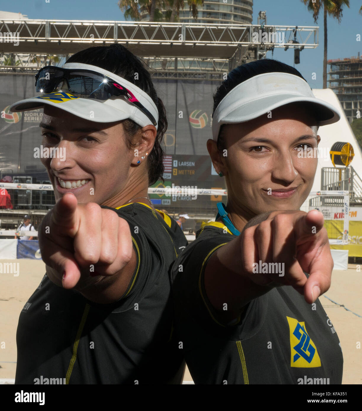 Brazilian beach volleyball players Agatha Bednarczukt, left, and ...