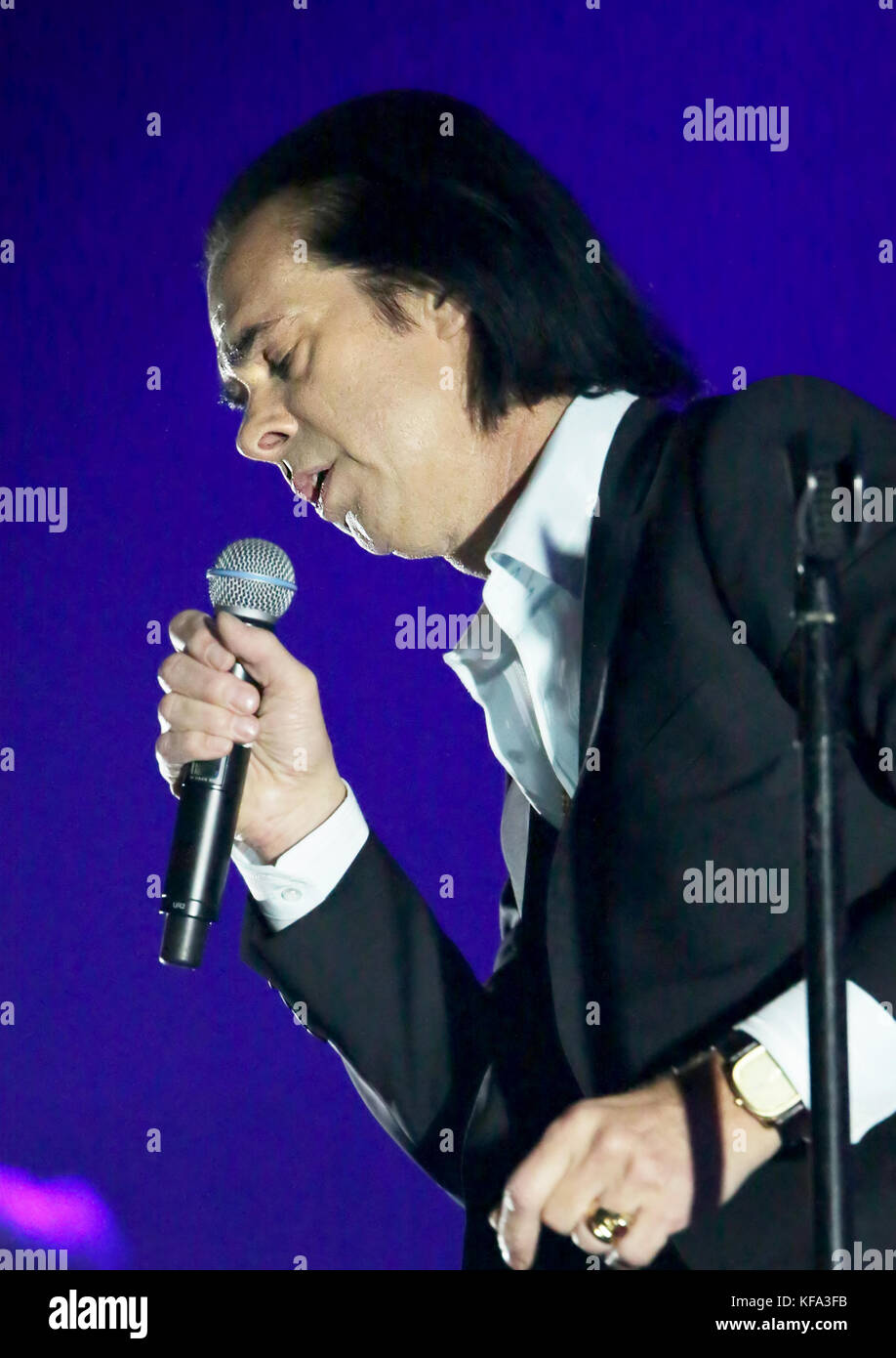 Australian singer songwriter nick cave hi-res stock photography and ...