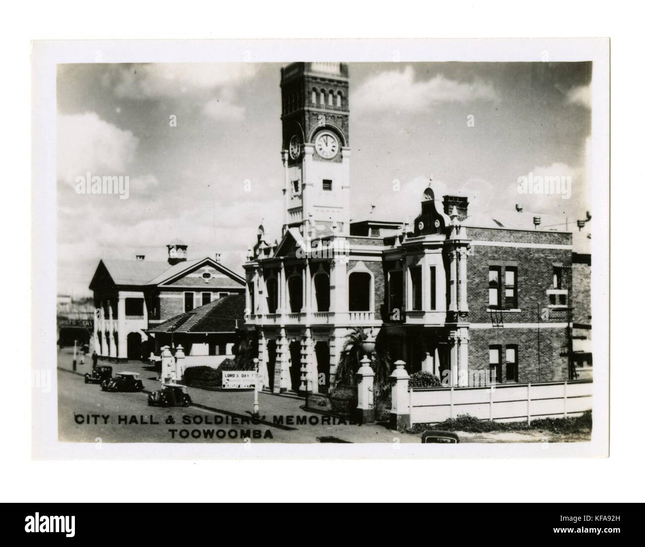 City Hall and Soldier Memorial, Toowoomba, c1920 Stock Photo - Alamy