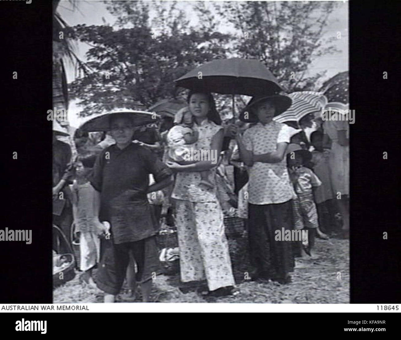 Chinese women and children in Brunei Stock Photo - Alamy