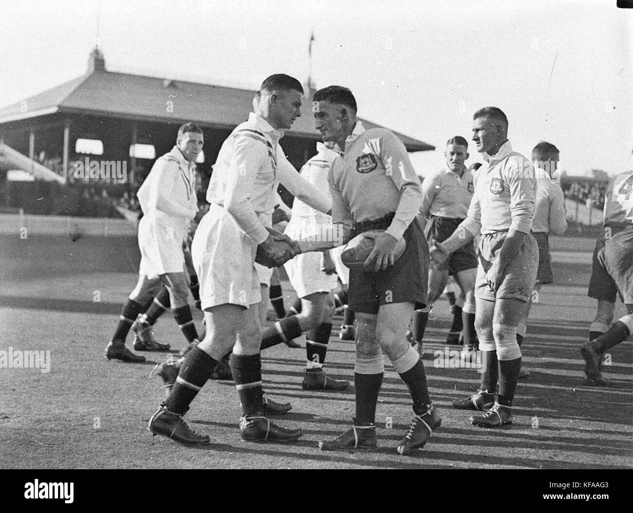 Handshakes Black and White Stock Photos & Images - Alamy