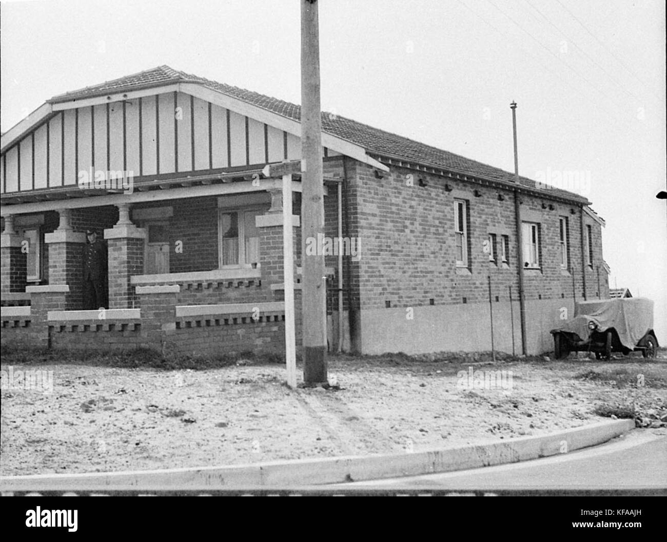Suburbs house Black and White Stock Photos & Images - Alamy