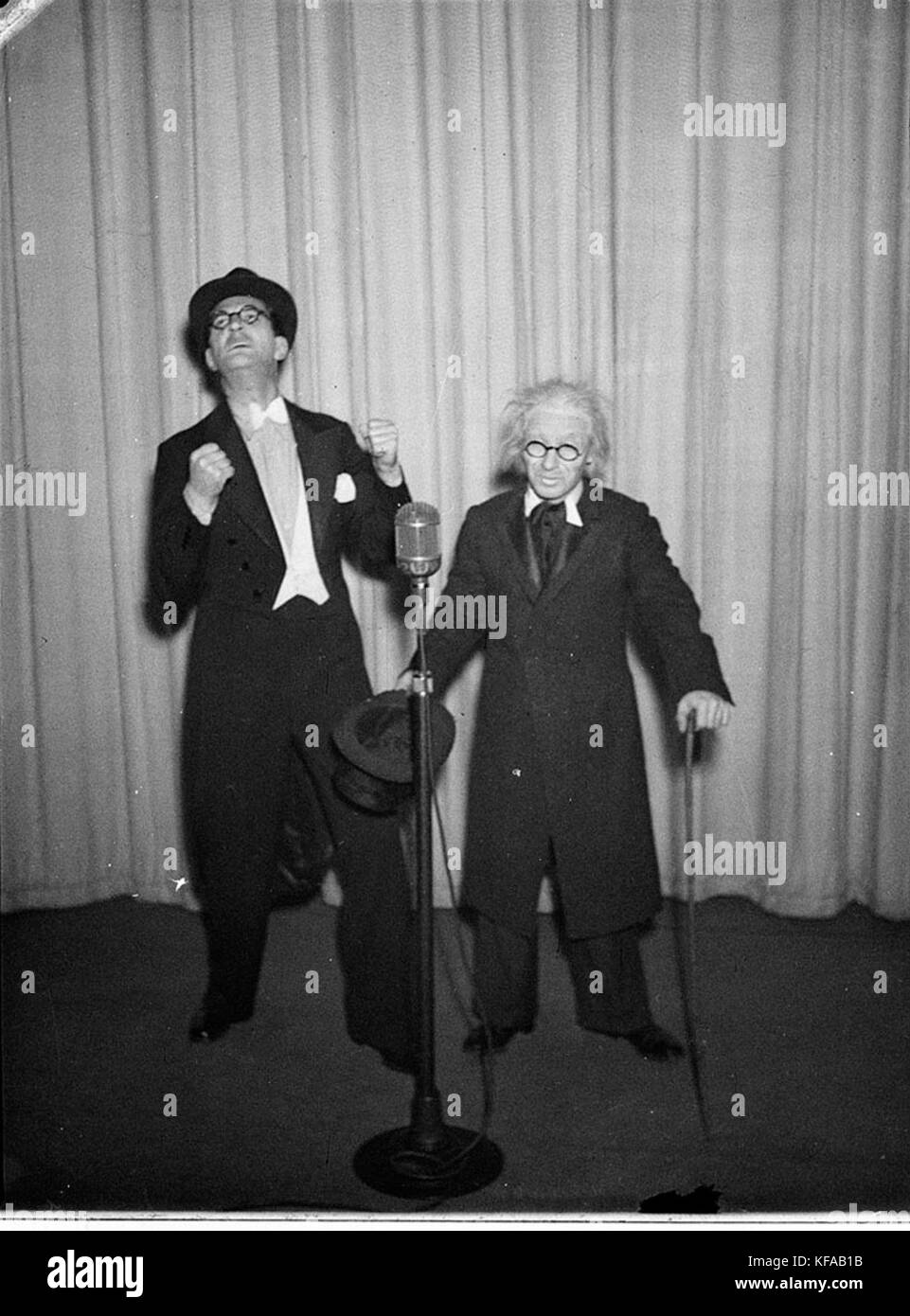 34378 Mr Cecil Scott Mr Reg Courtney radio station 2UW Stock Photo - Alamy