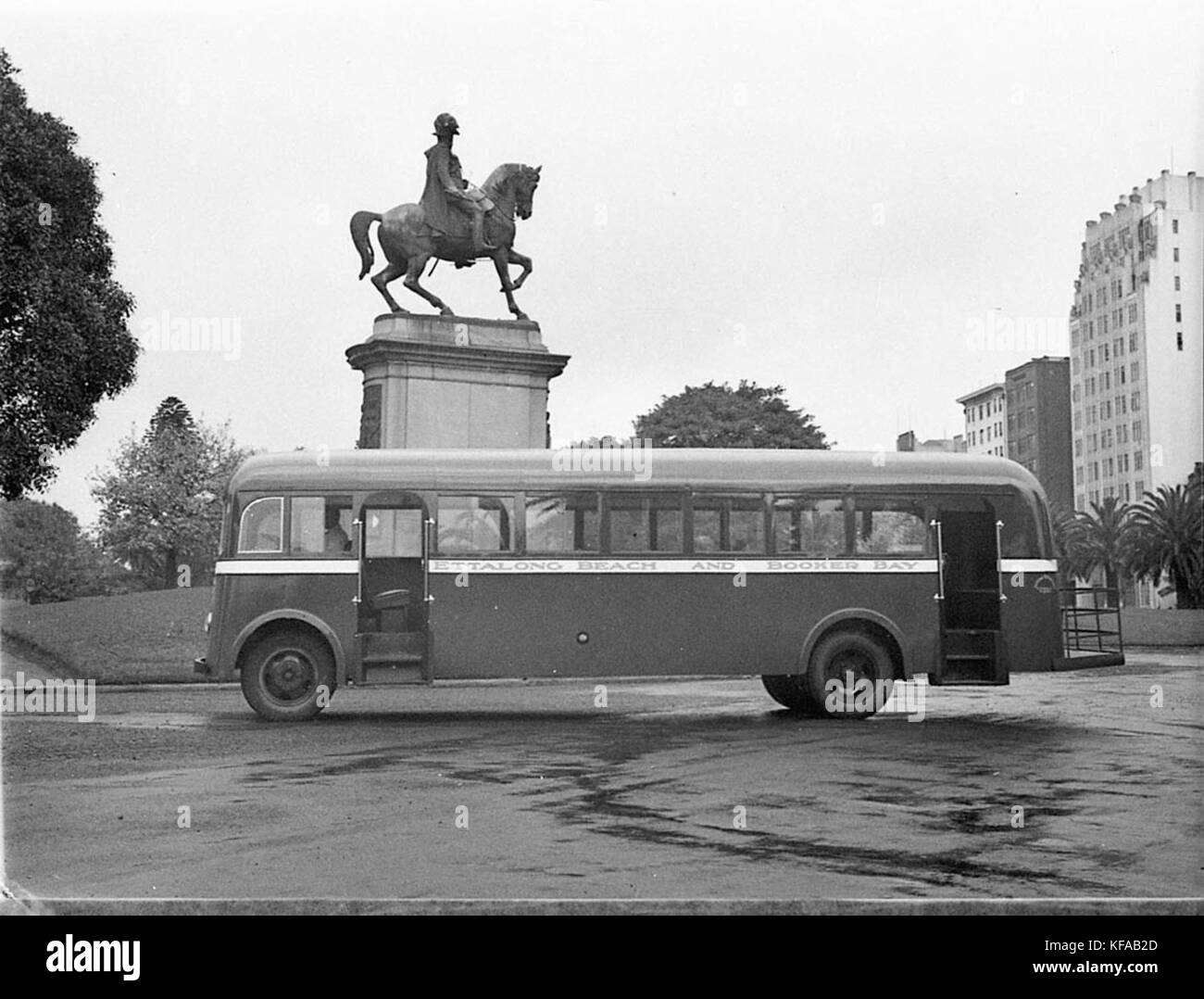 34580 Ford bus Ettalong Beach and Booker Bay Stock Photo - Alamy