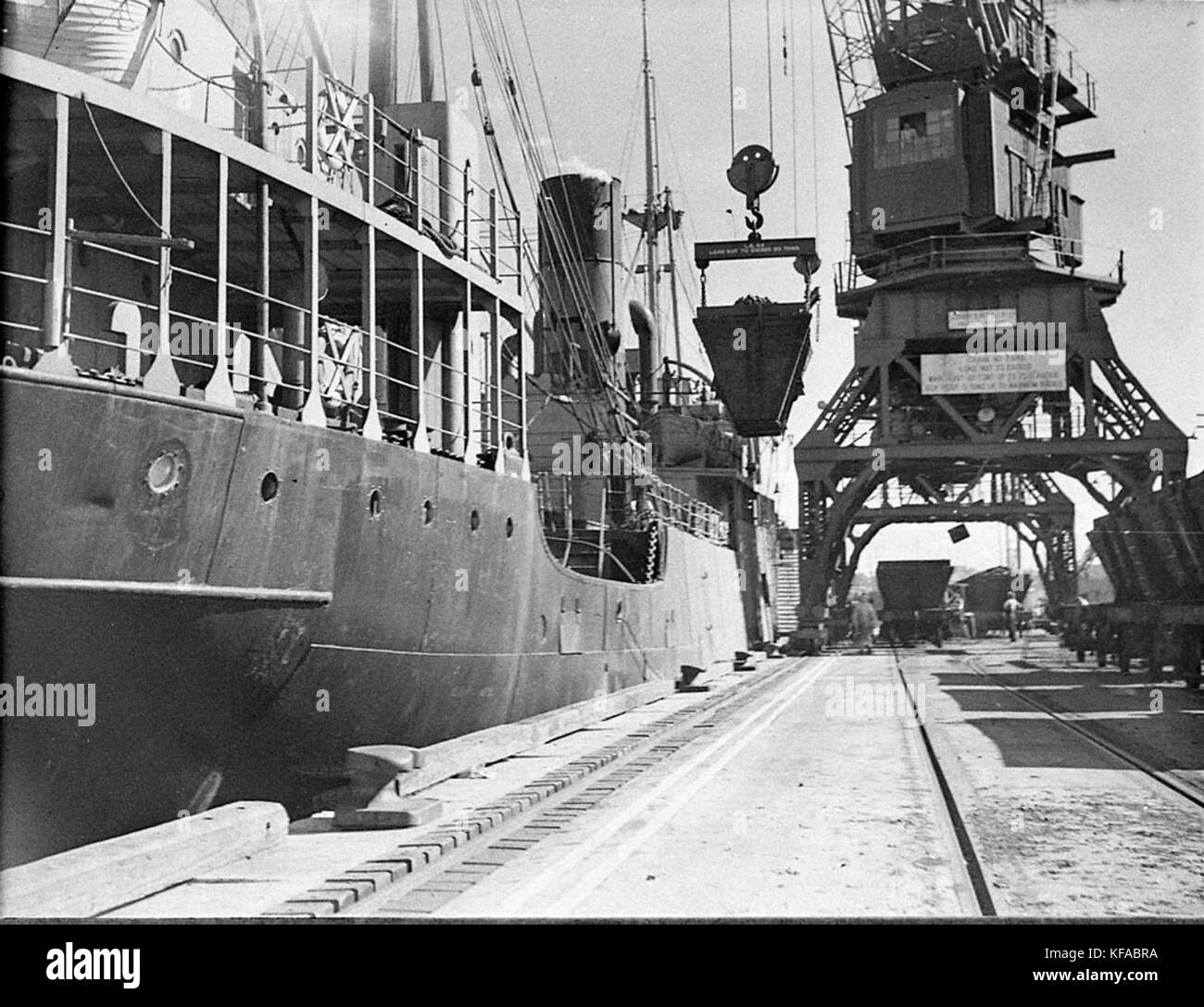 132106 Loading coal Balmain Mine Stock Photo - Alamy