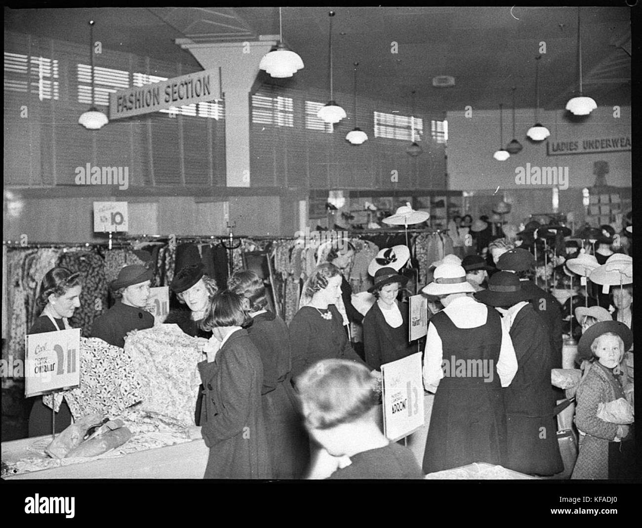 25204 Grace Bros Parramatta branch store Stock Photo - Alamy