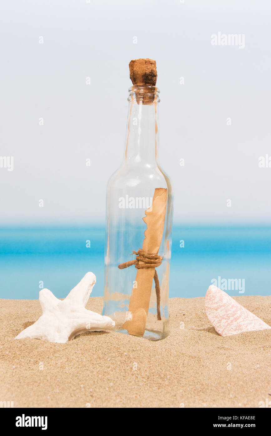Message in bottle Stock Photo - Alamy