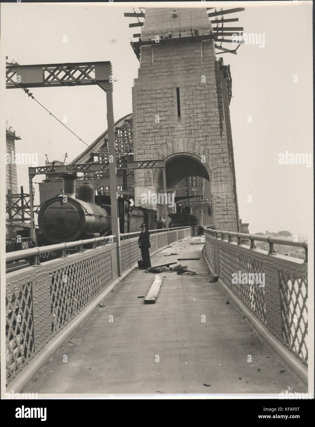 Electrical cables being installed on Harbour Bridge, 1932 (8282696467 ...