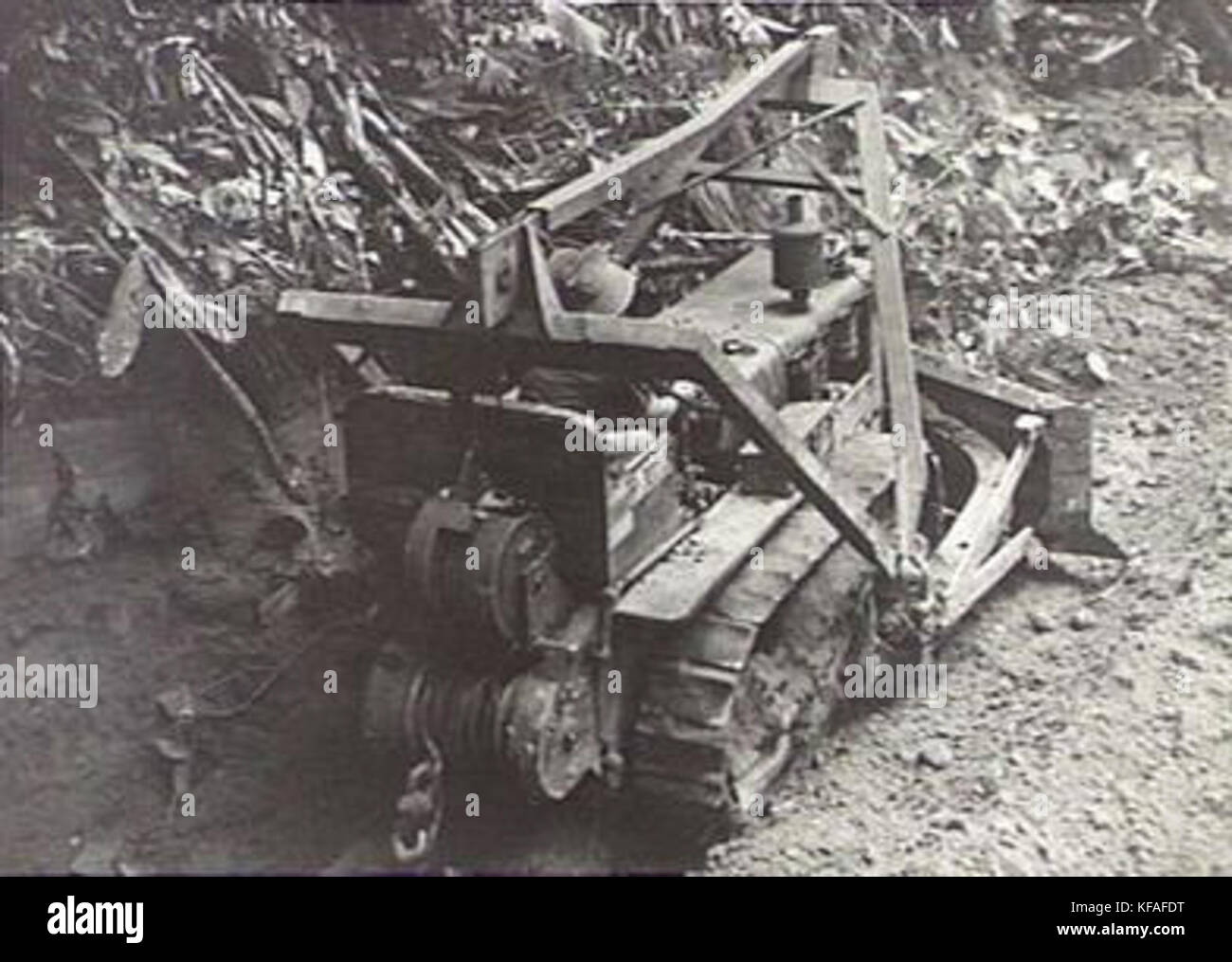 AWM 092292 Hongorai River bulldozer 1945 Stock Photo - Alamy