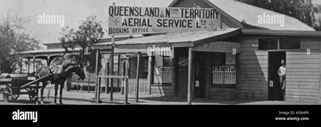 Qantas office old Stock Photo - Alamy