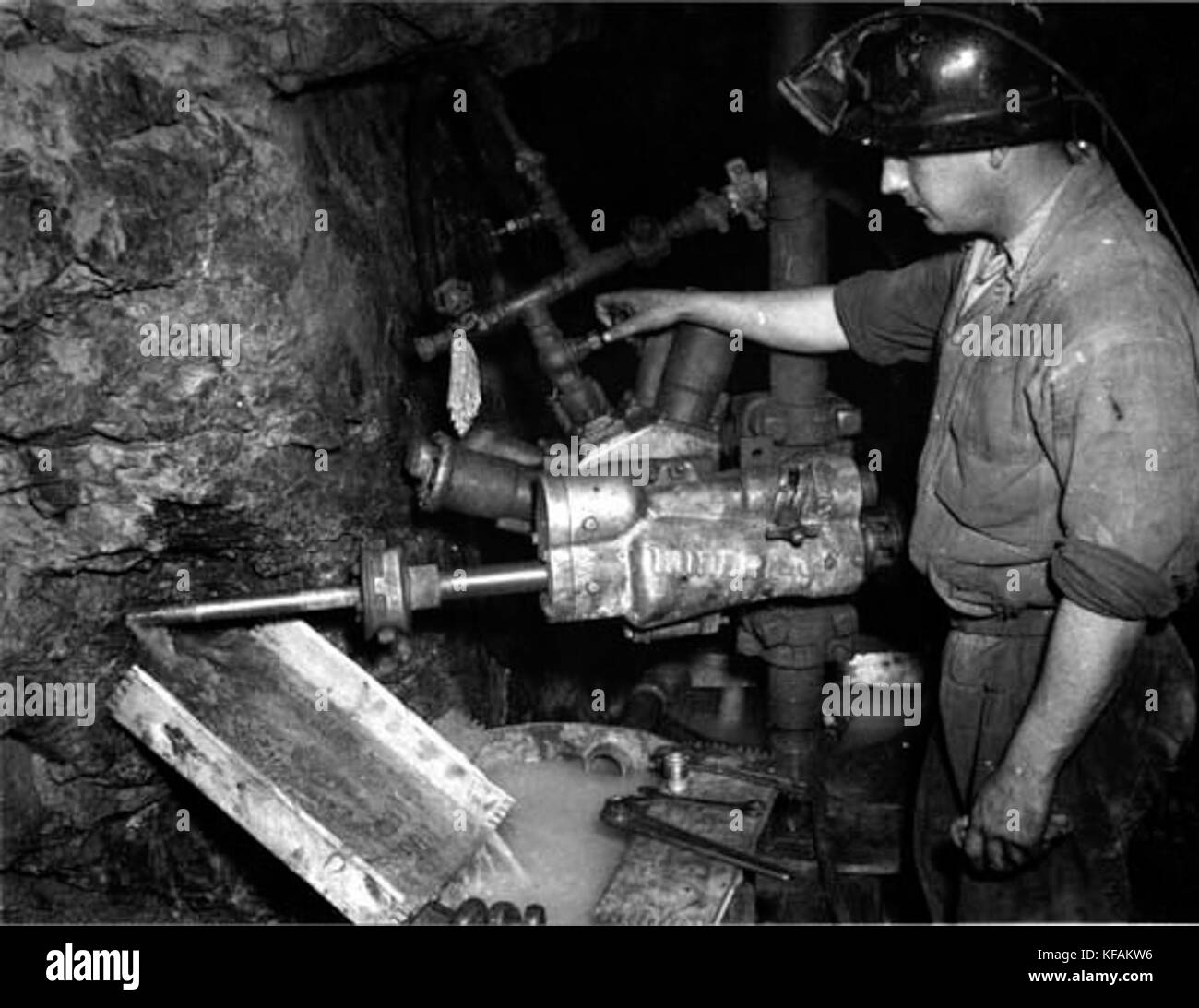 Associated Gold Mine Kalgoorlie 1951 Stock Photo - Alamy