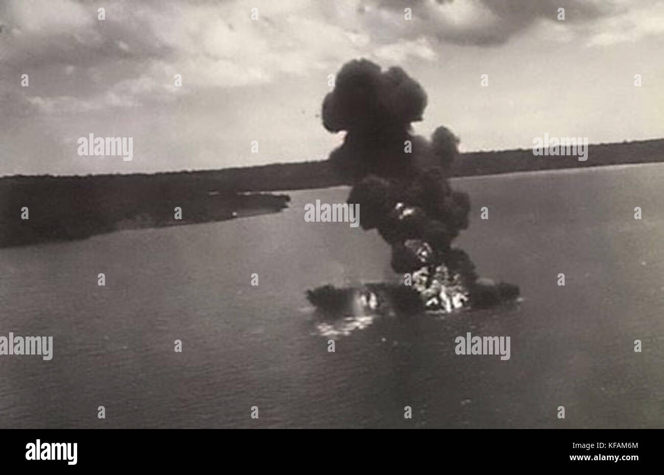 World war ii oil tanker hi-res stock photography and images - Alamy