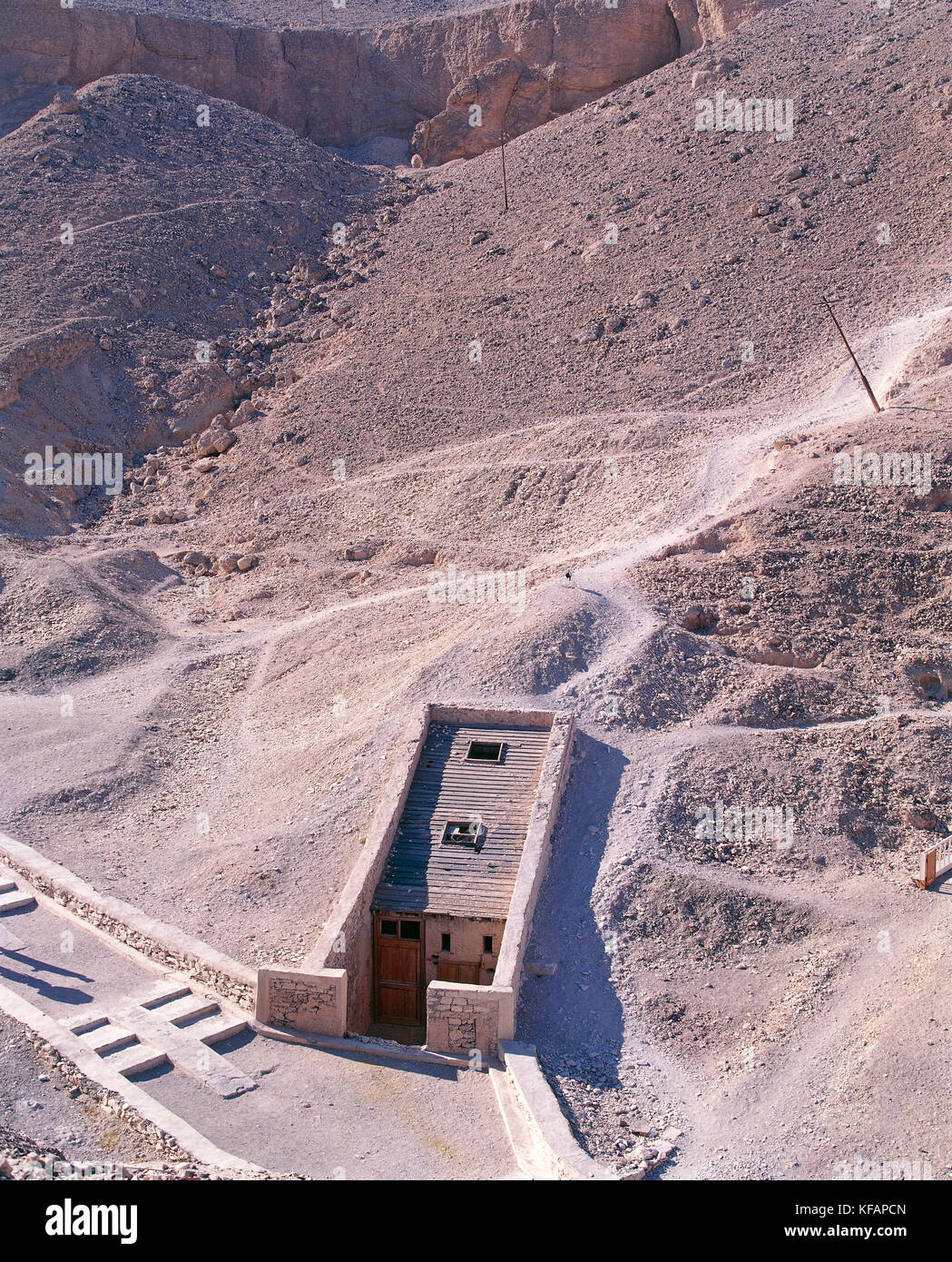 Entrance ancient egyptian tomb hi-res stock photography and images - Alamy