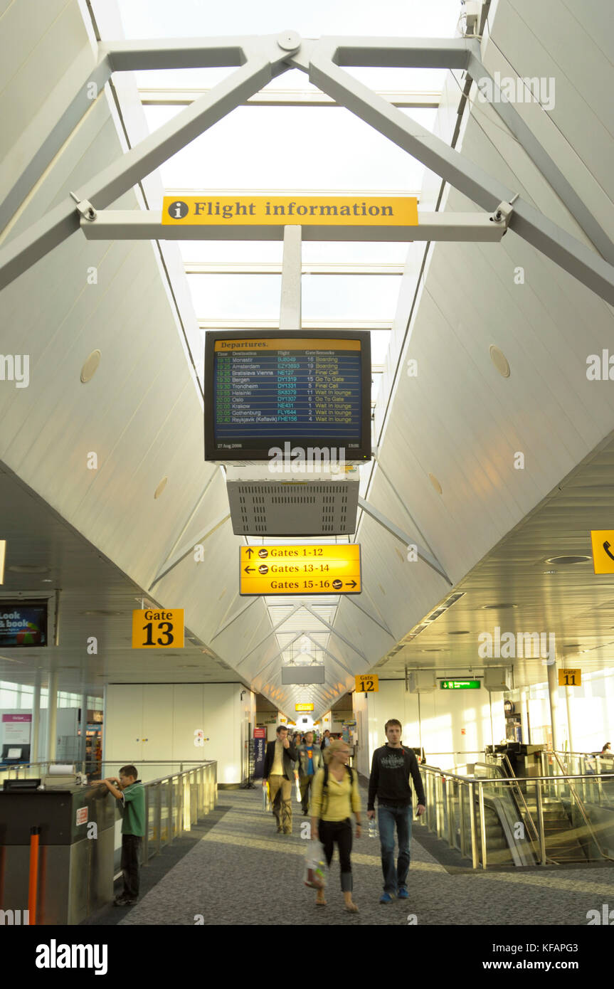 Signs departure gates in departure hi-res stock photography and images ...