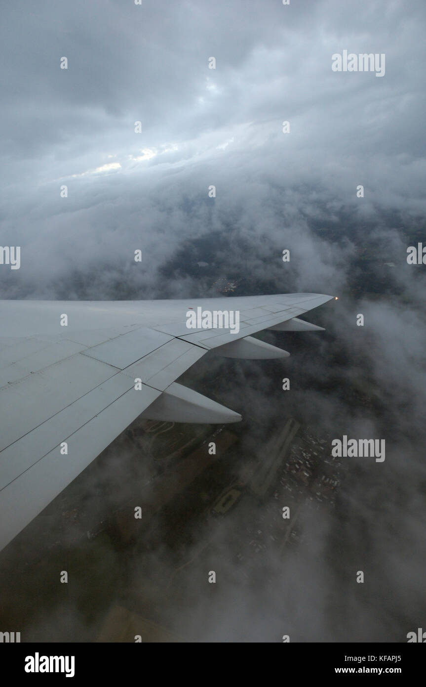 flaps, slats and trailing-edge of a wing on an Astraeus Boeing 757-200 ...