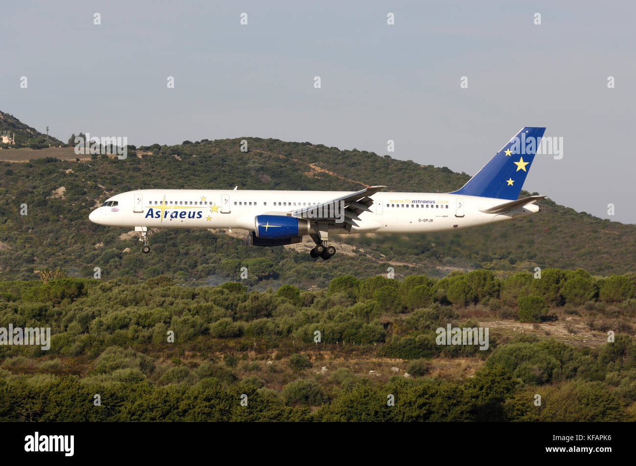 Boeing 757 200 f hi-res stock photography and images - Alamy