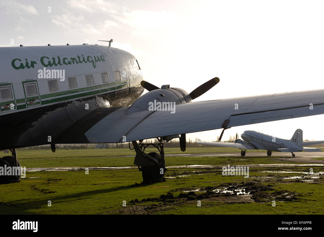 main undercarriage, wing and PW R-1830-92 engine of a Douglas DC-3C ...