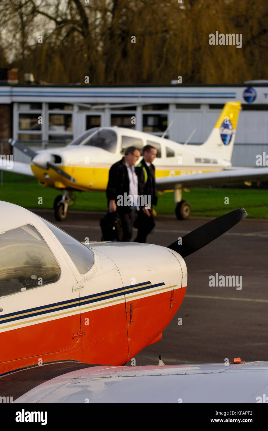 Piper pa28 pa 28 cherokee flying hi-res stock photography and images ...