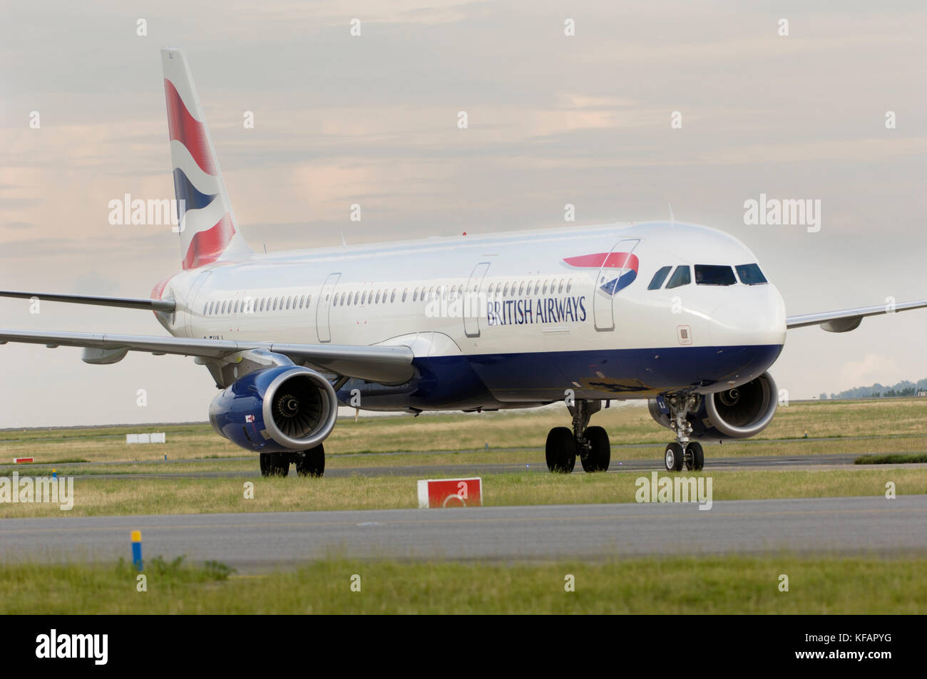 Ba airbus a321 jet airliner hi-res stock photography and images - Alamy