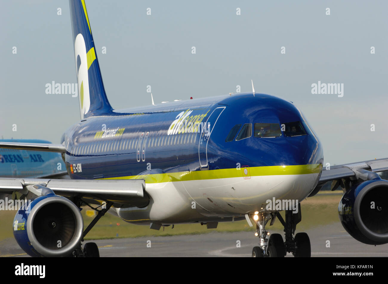 an Air Comet, Spain Airbus A320-211 taxiing Stock Photo - Alamy