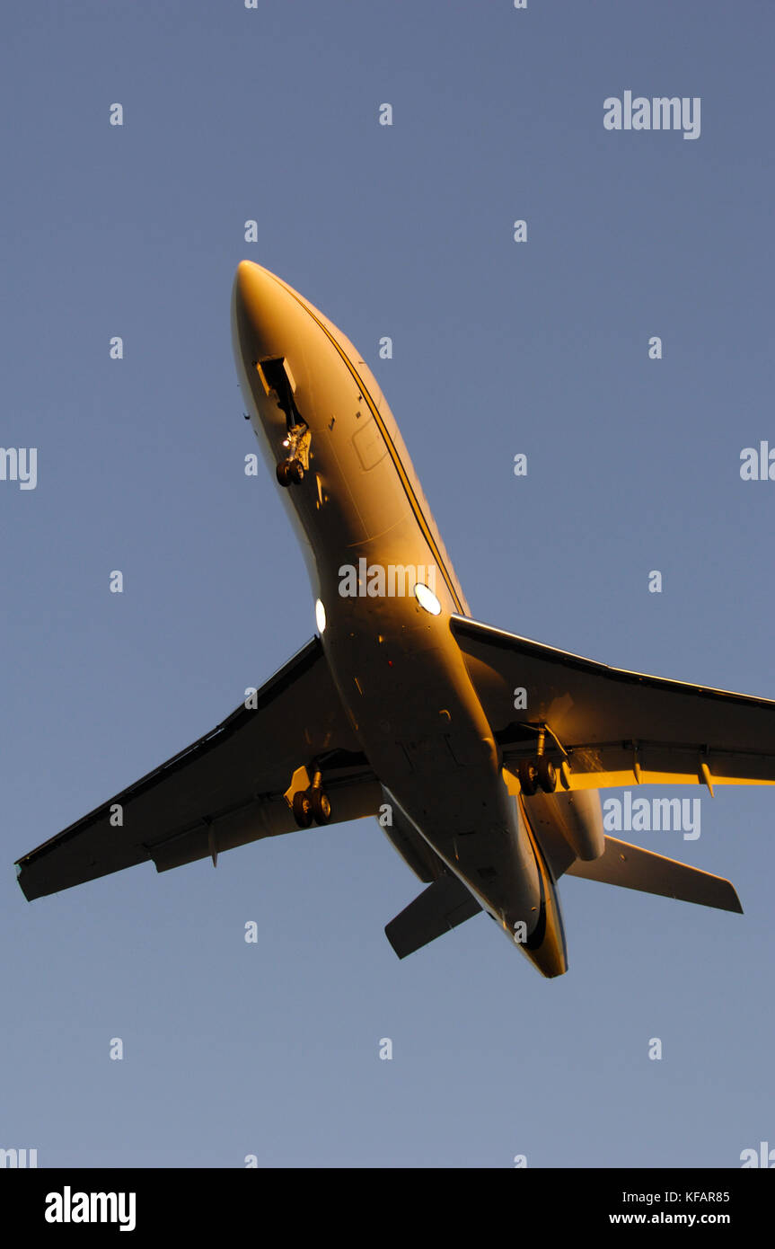 Dassault falcon 2000 hi-res stock photography and images - Alamy