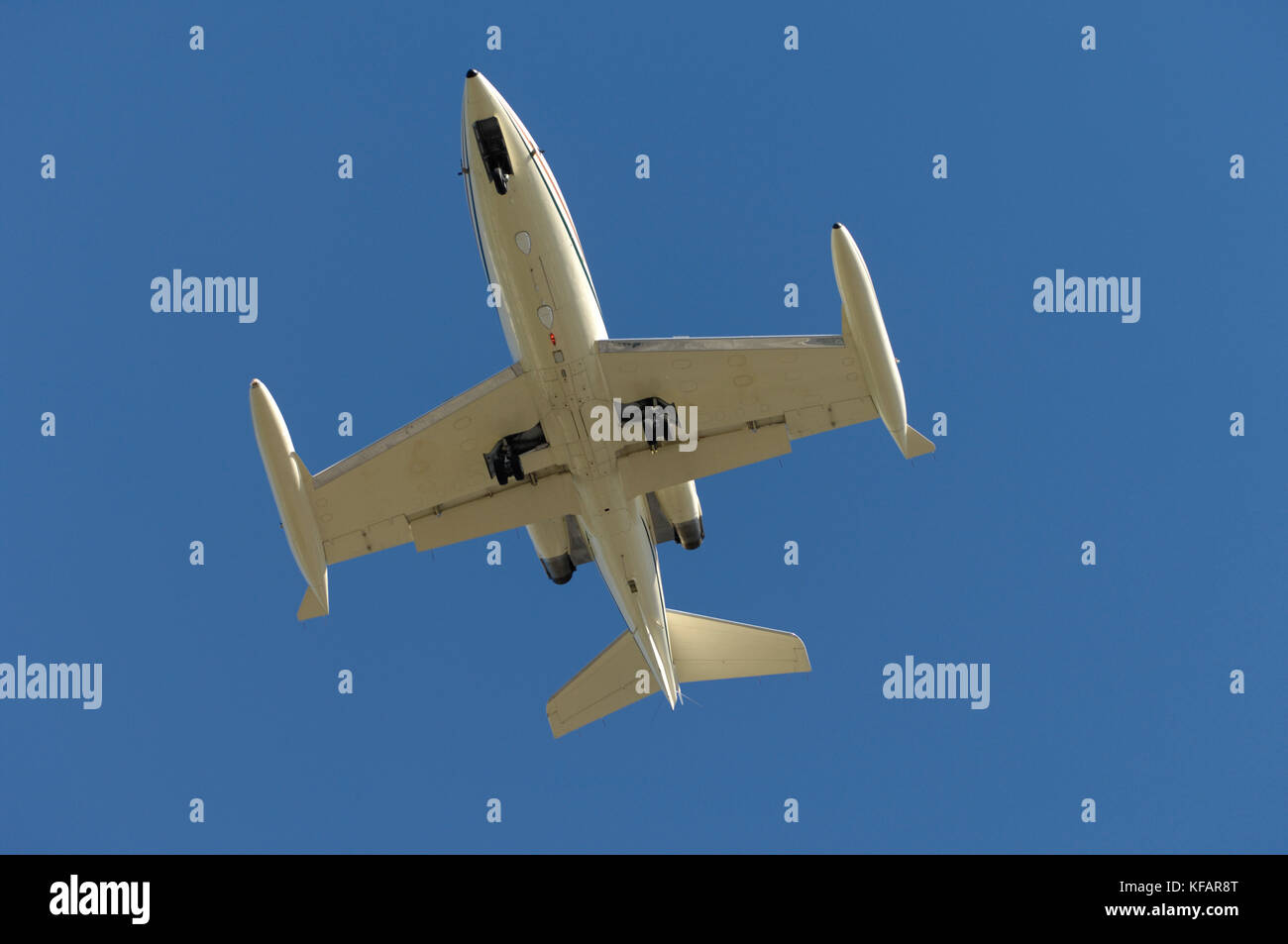 Lear Jet Landing High Resolution Stock Photography and Images - Alamy