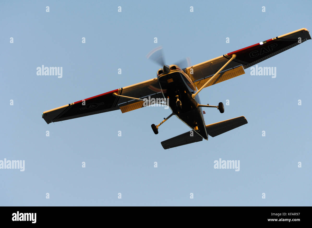 Cessna 172 front hi-res stock photography and images - Alamy
