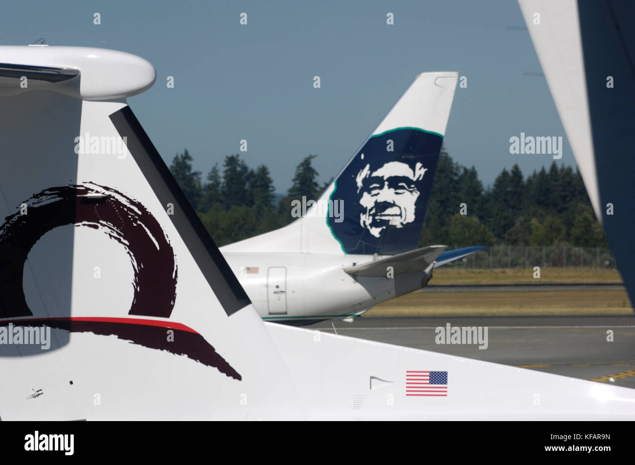 tail-fin of a Horizon Air Bombardier DHC-8 Dash 8-400 Q400 parked with ...