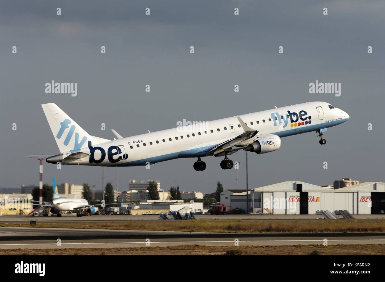 Embraer erj195lr hi-res stock photography and images - Alamy